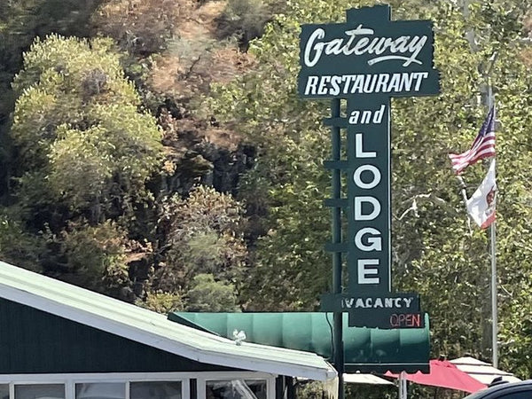 The Gateway Restaurant - Blossom Peak Cabin